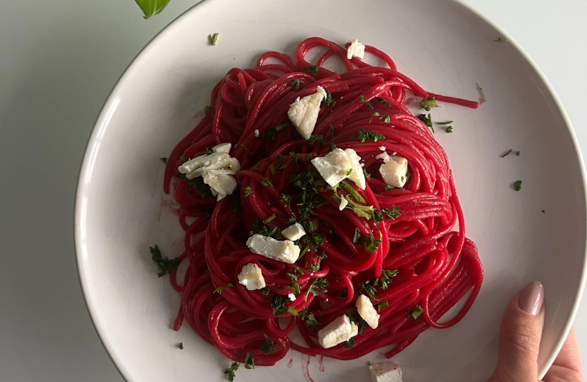 Recette : les pâtes roses au pesto de betteraves