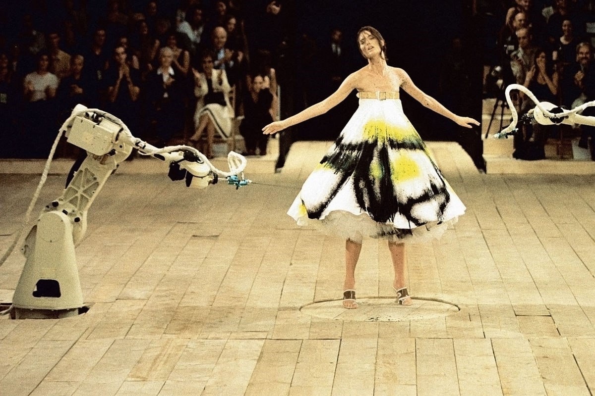 L'Documentary: Alexander McQueen S/S 99 No.13 - "Show diễn duy nhất làm ...