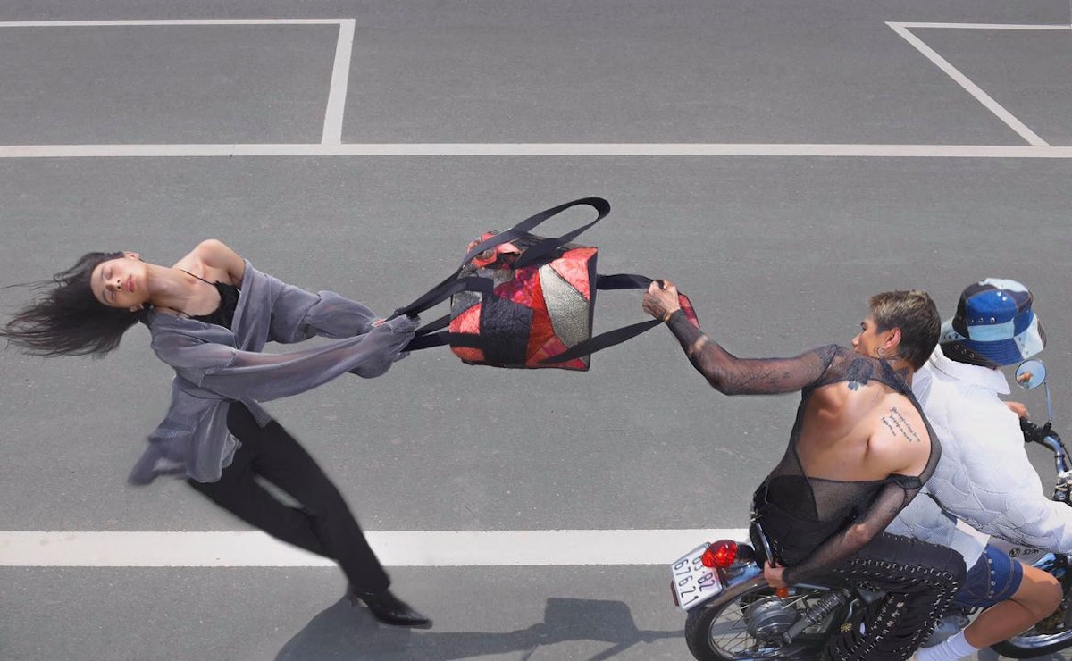 “Alo alo netizen cần gặp PR bên Môi Điên!”