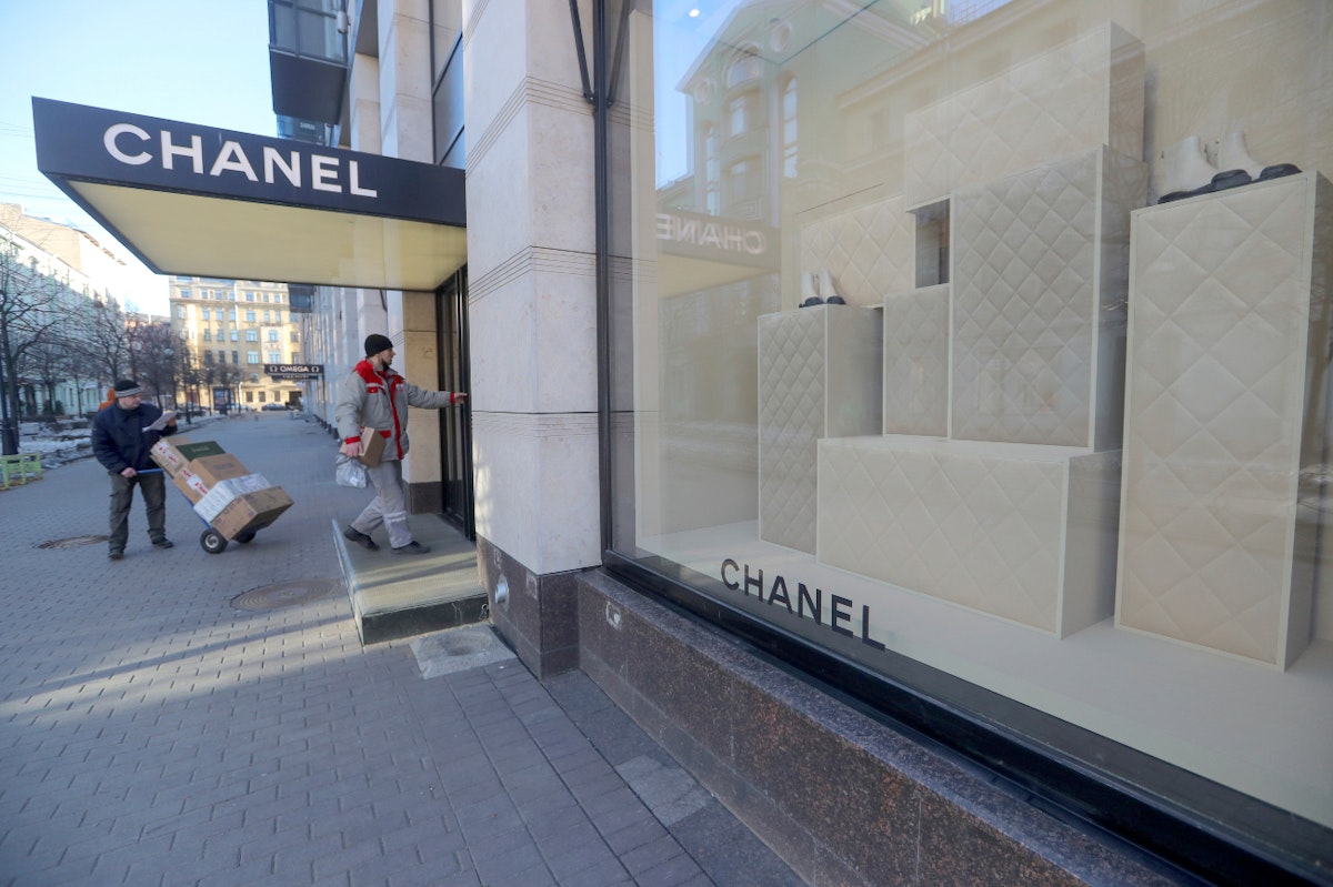 CHANEL, LVMH, và Kering tiếp tục nối dài danh sách thương hiệu đóng cửa ...