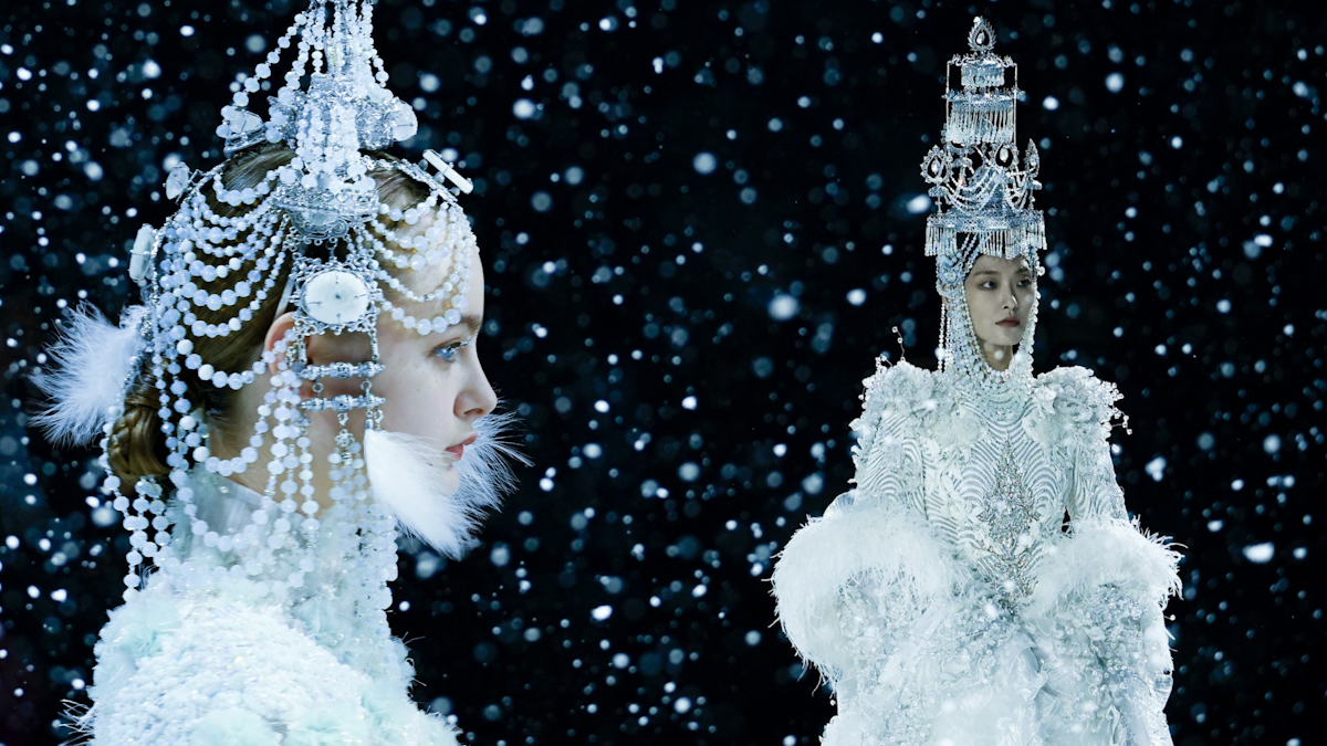 Xiong Ying tiếp tục đưa văn hóa và truyền thống mở màn Beijing Fashion Week SS23