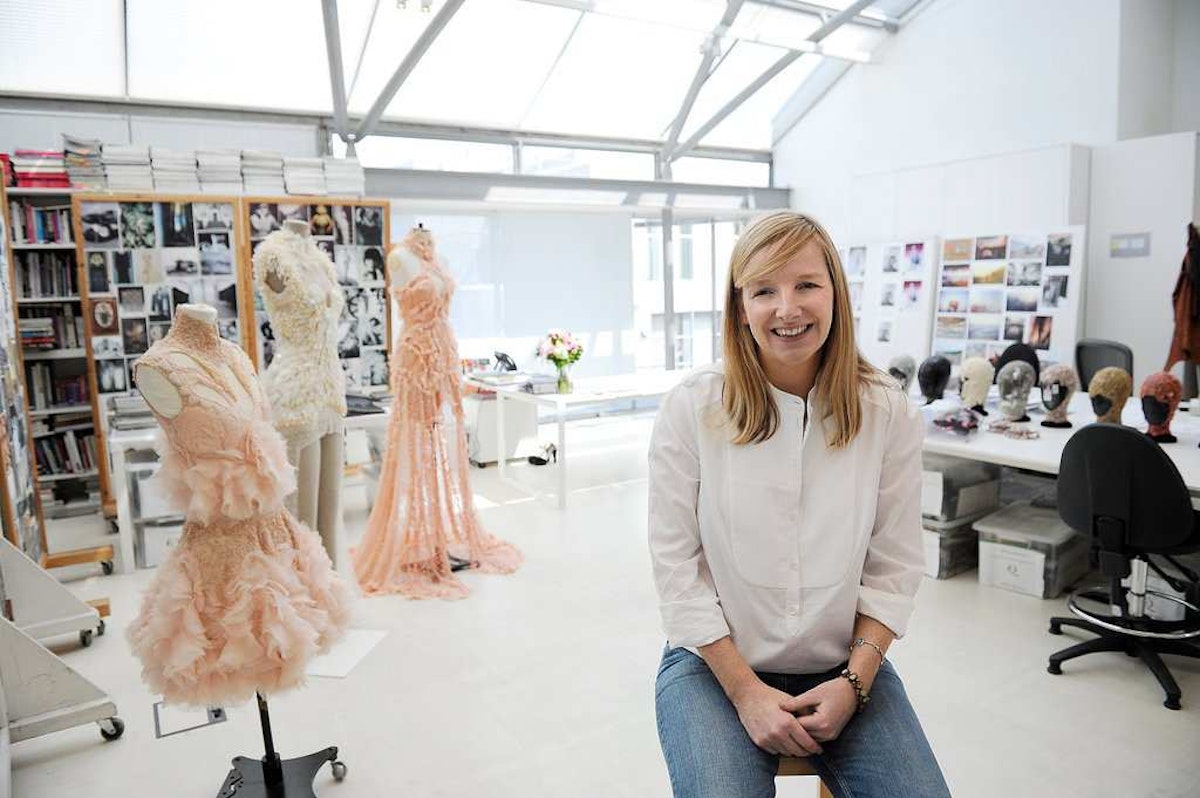 Giám đốc sáng tạo Sarah Burton rời Alexander McQueen sau 2 thập kỷ gắn bó