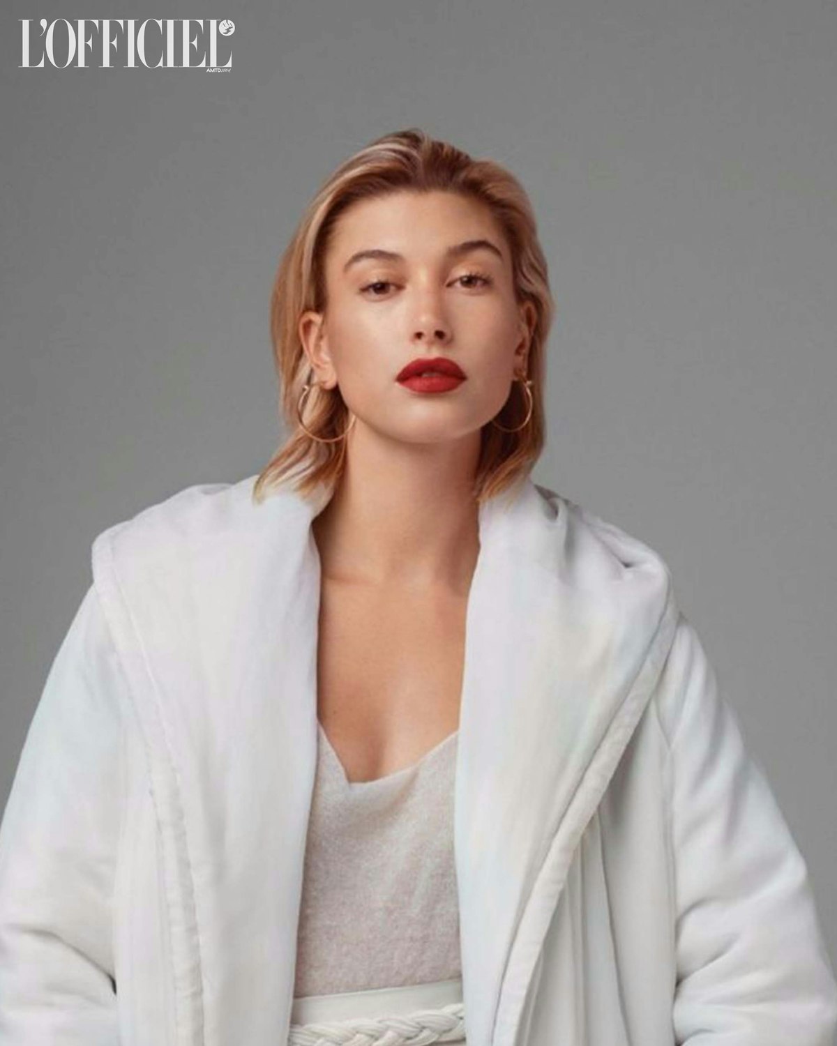 5 món đồ không thể thiếu trong tủ quần áo của Hailey Bieber