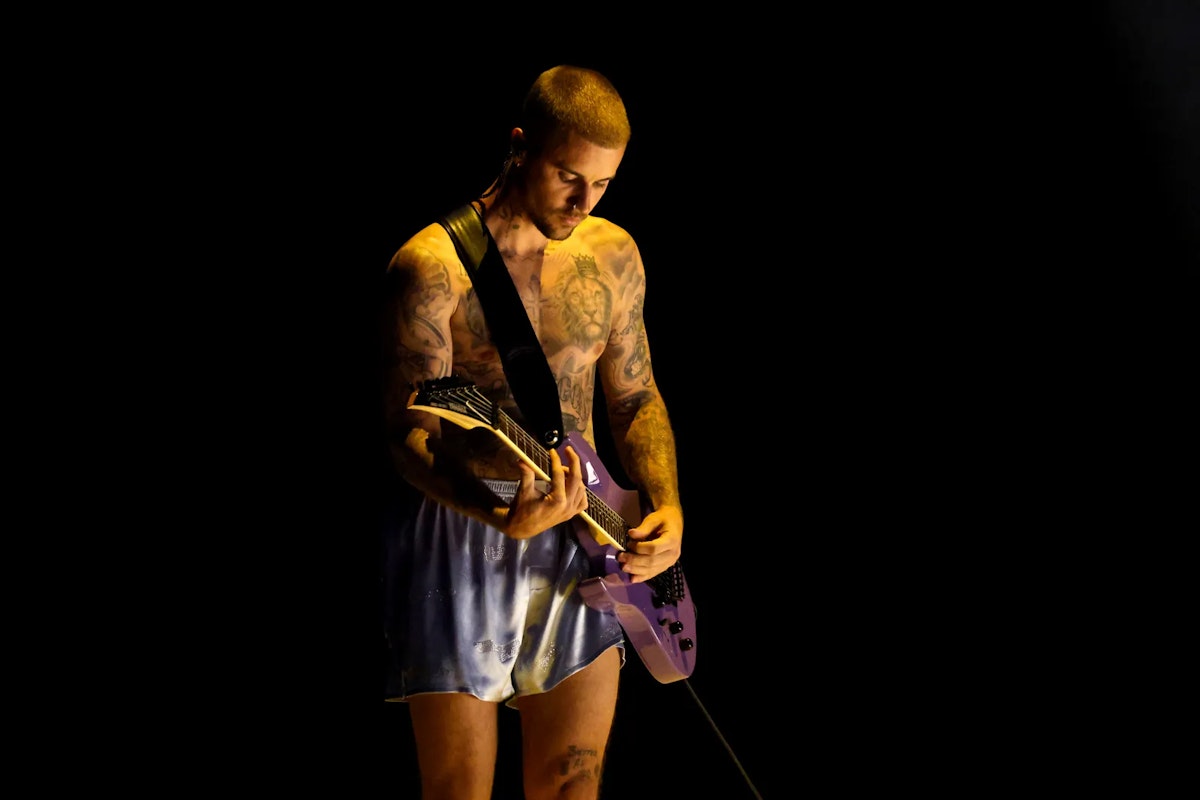 Justin Bieber tại Grammy 2026: Thiếu vải, chứ "chất" thời trang anh có ...