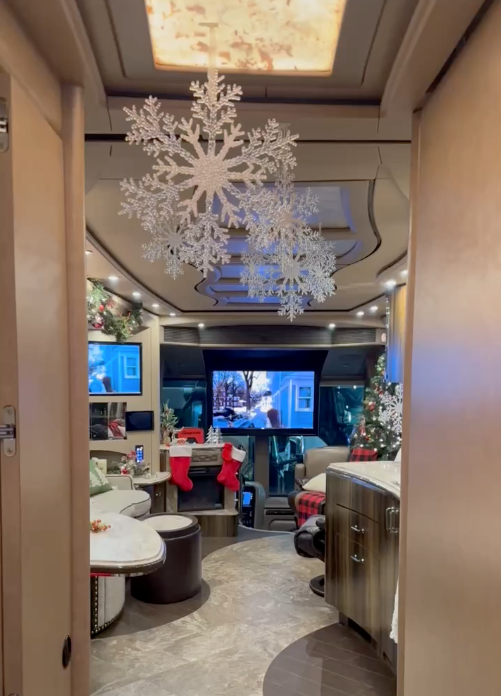 Luxury Motorcoach for your Holiday Getaway