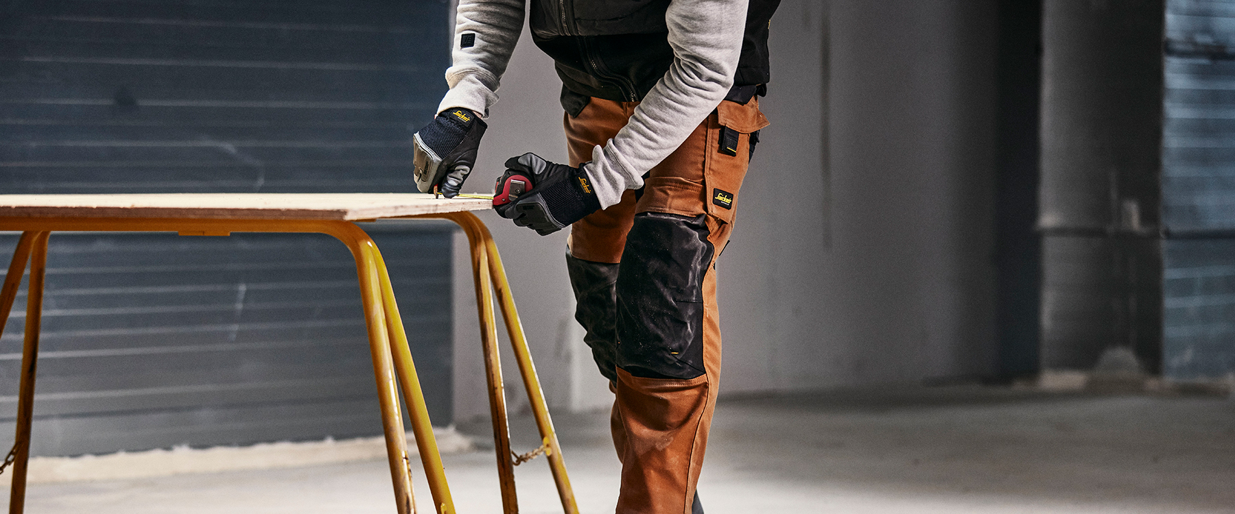 Find men's work trousers and work bottoms in many sizes