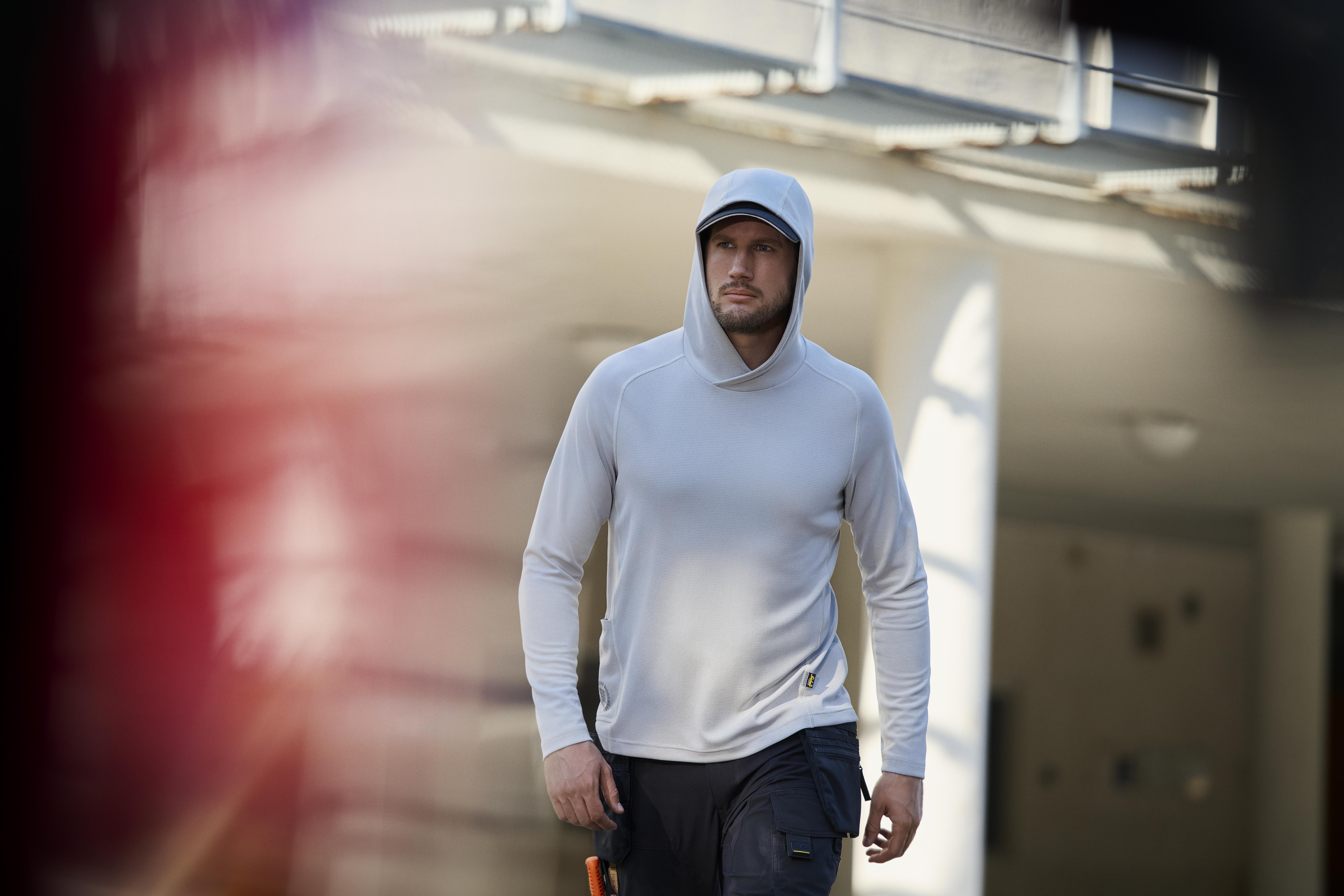 Workwear for heat and sun – UV protective & lightweight – Snickers Workwear