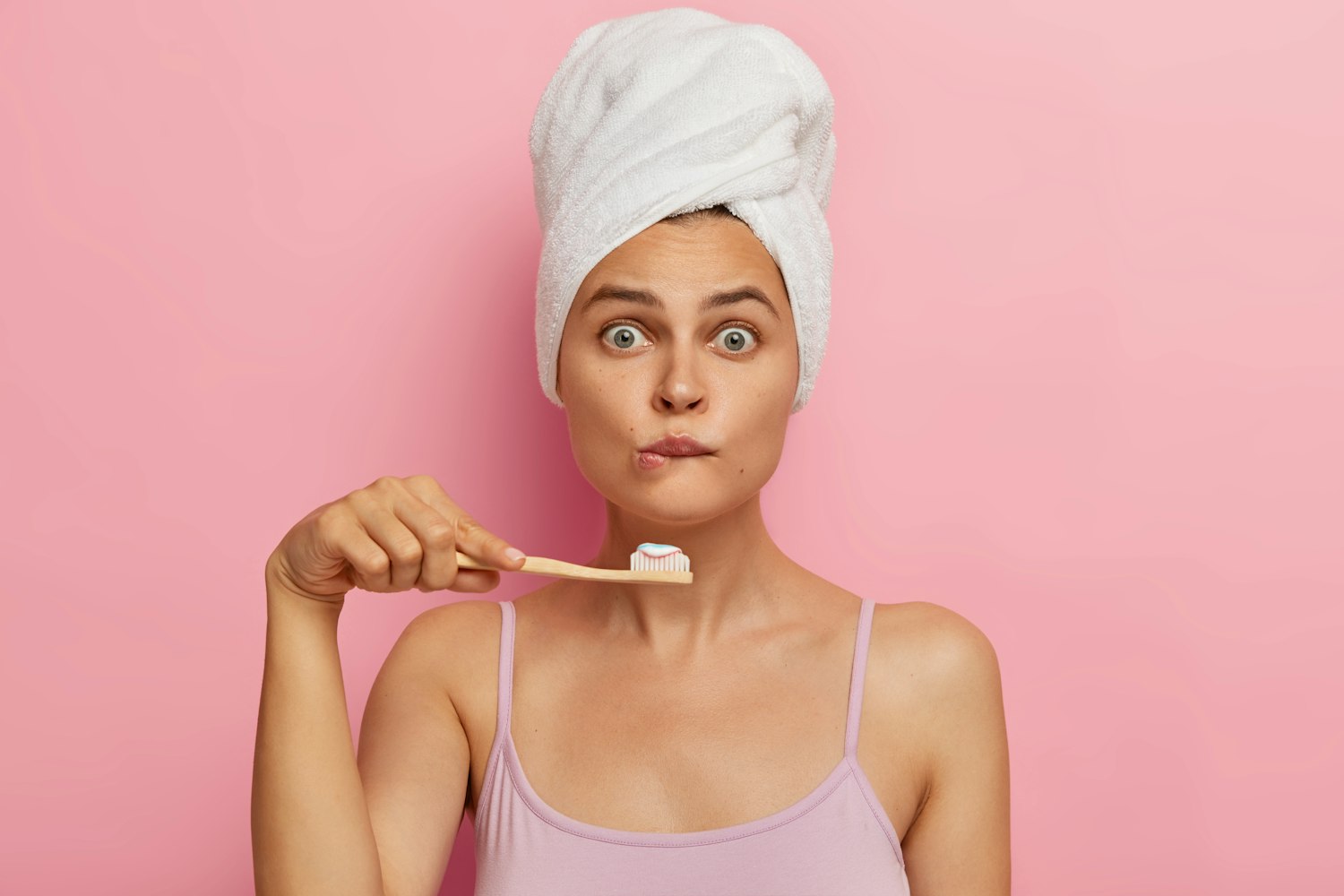 Aplicação de flúor nos dentes: o que é e como funciona? - SouSmile
