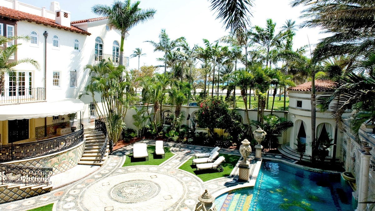 The Casa Casuarina — знаменитая вилла VERSACE