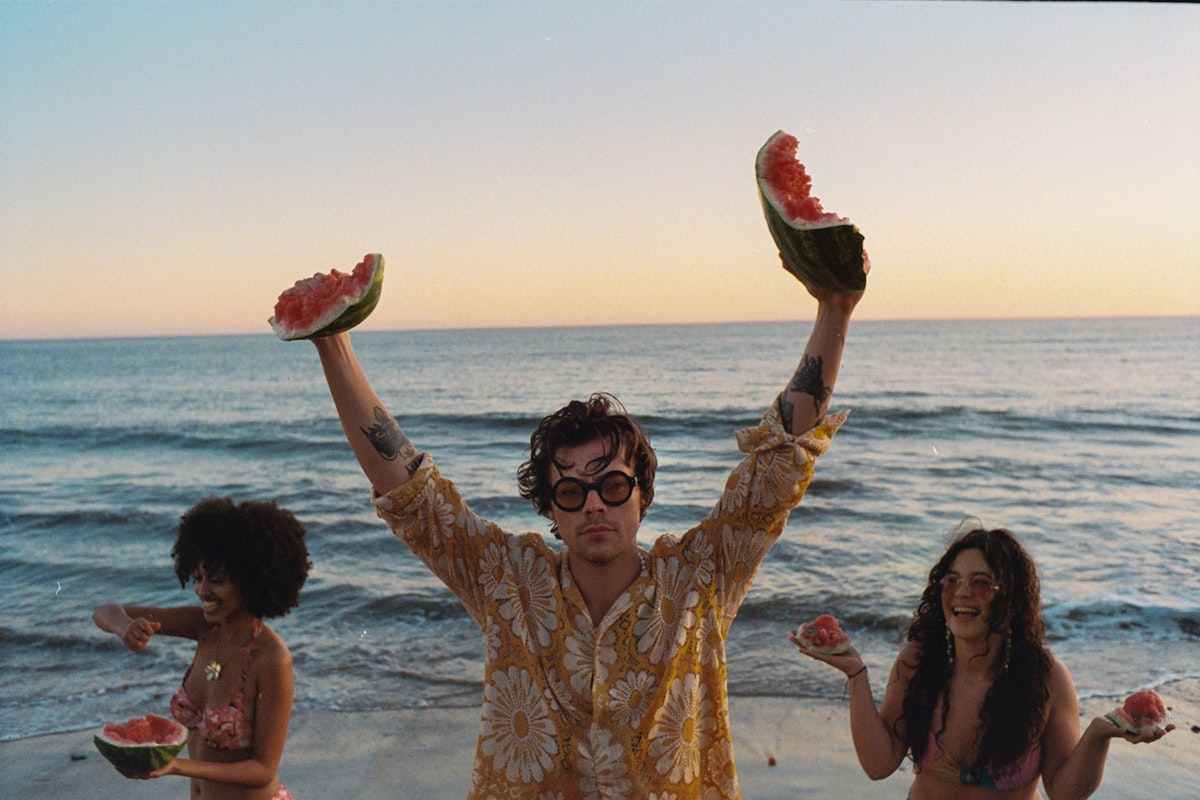 Harry Styles new clip "Watermelon Sugar High" is here