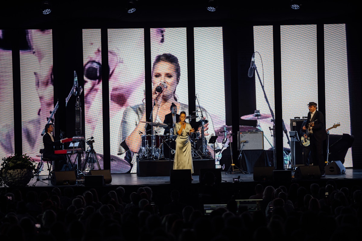 THE BEST OF Summertime: Viva Mīlestība!, Club Des Belugas & Piaf! The Show