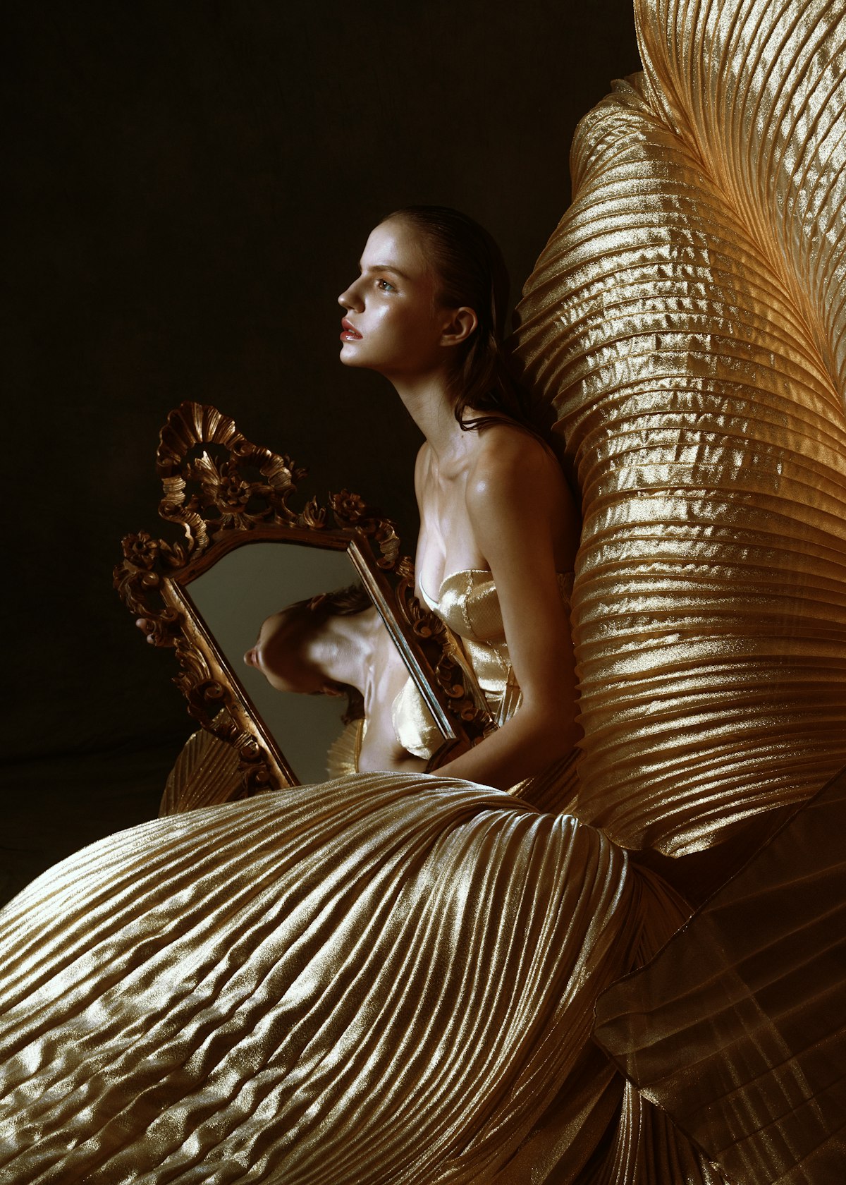 Golden Reverie: The Poetic Sculpture of Zhaoyi