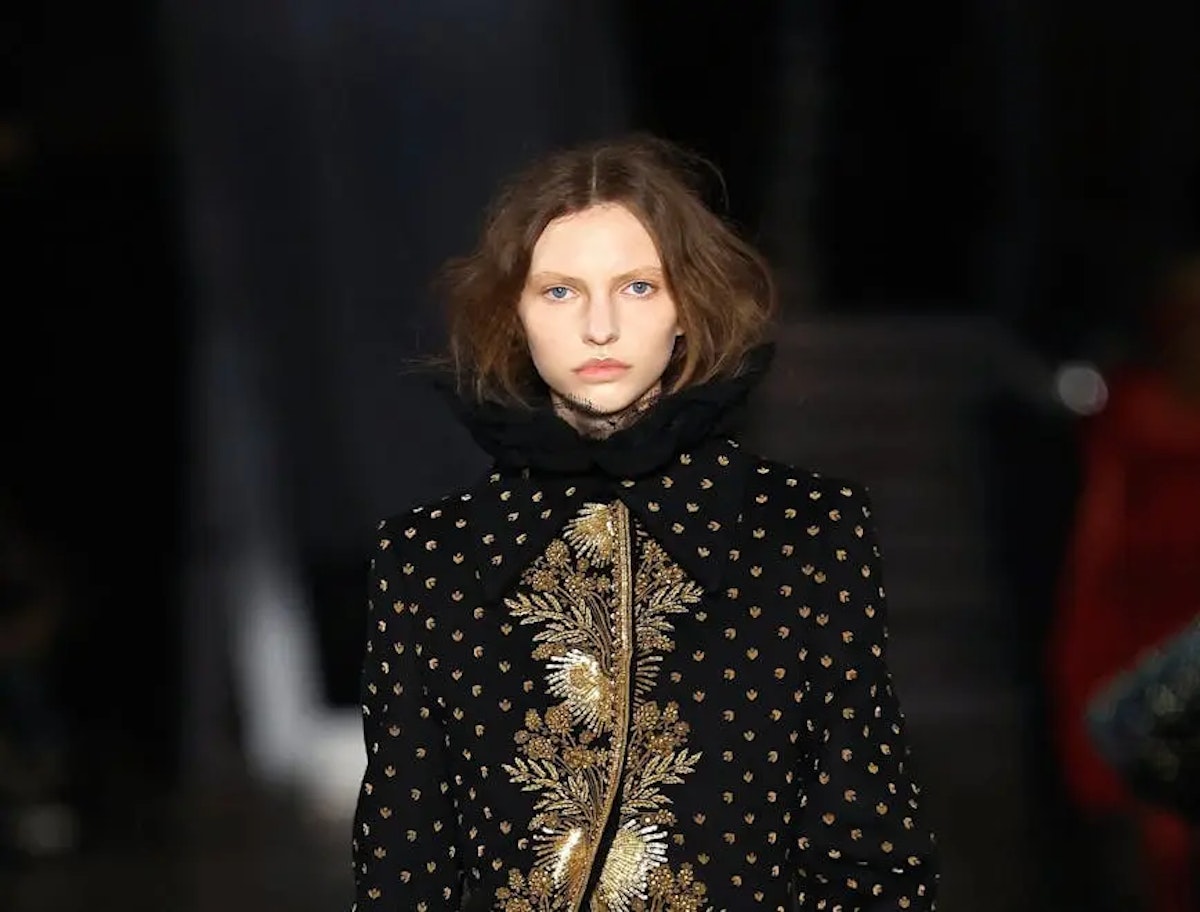 Alexander McQueen Fall/Winter 2025: Neo-Dandy Revolt in Paris
