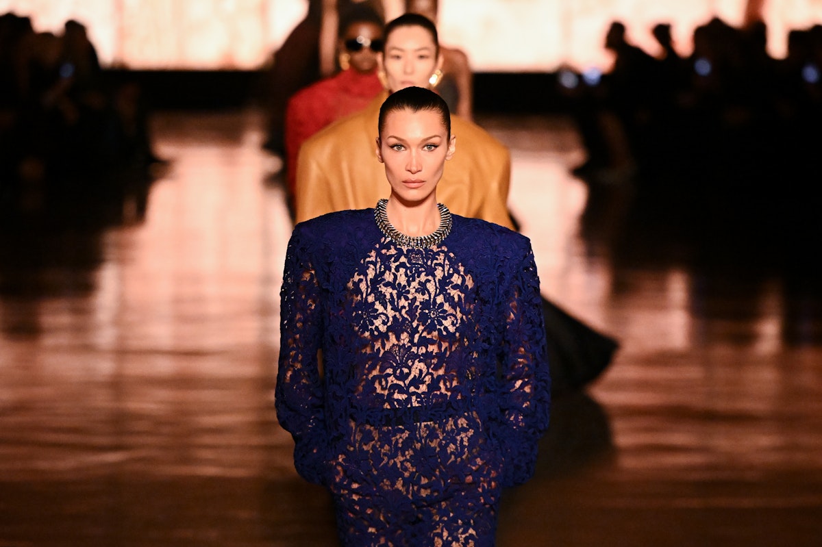 Saint Laurent FW25: the power of color and elegance without compromise