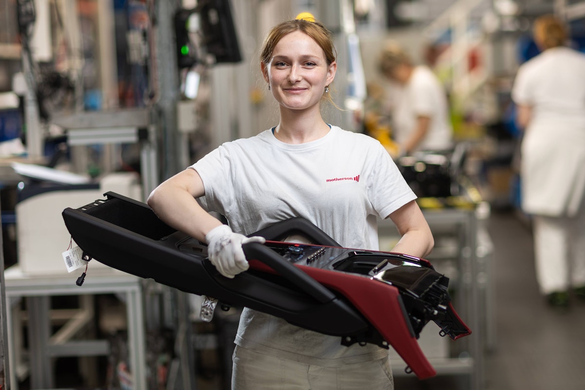 Machine and Plant Operator Specialising in Plastics Technology