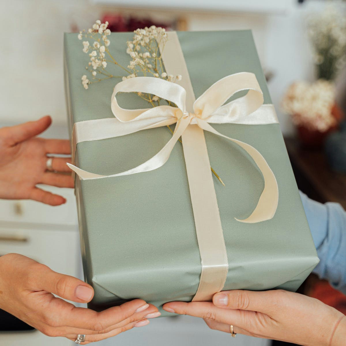 Top 7 Gifts for Insurance Agents | Stitchi