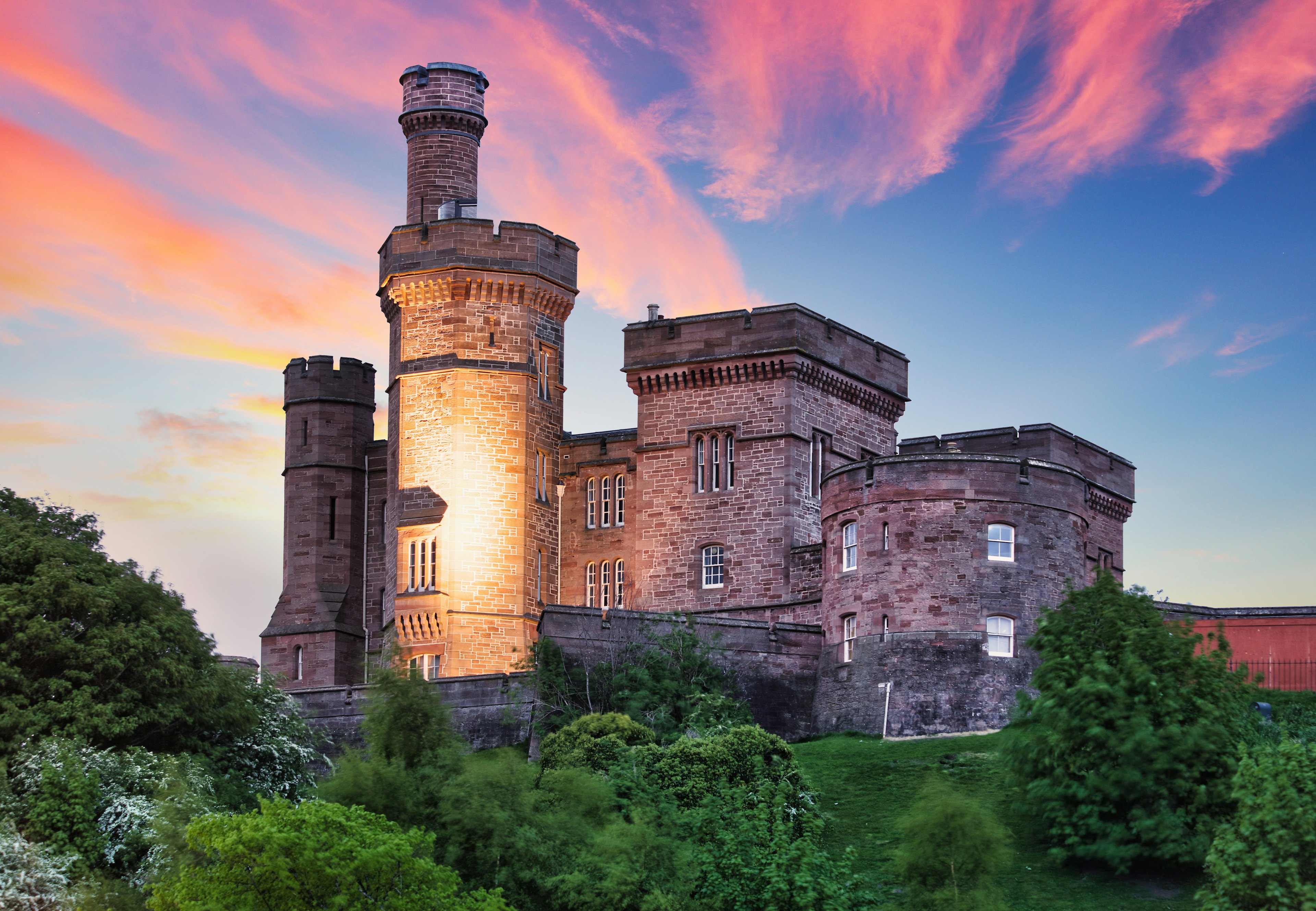 Your perfect trip from United States to Inverness is waiting for you