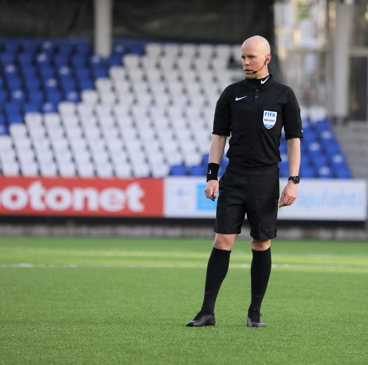 Kolme suomalaisnelikkoa tuomaroimassa Konferenssliigaa