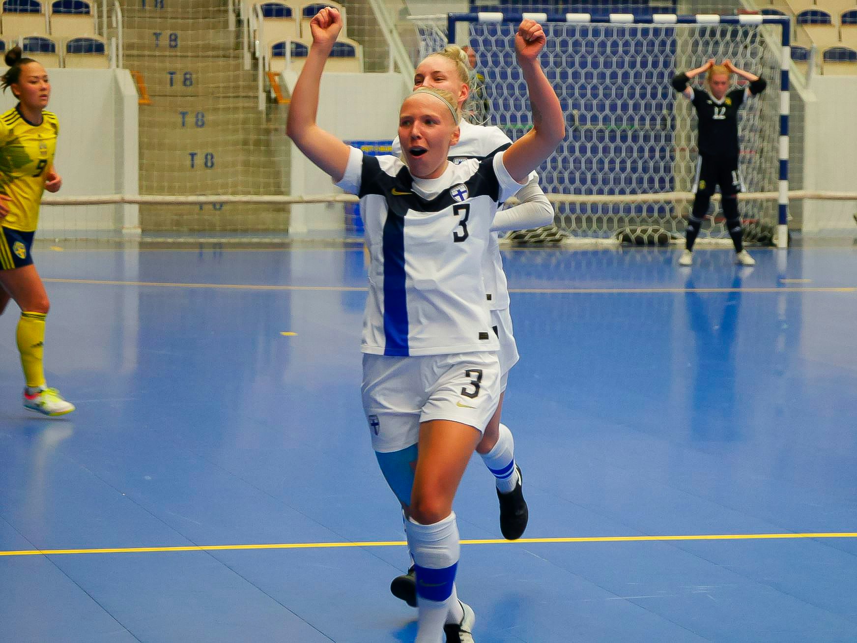 Maajoukkuepelaaja Sandra Lind jäi koukkuun futsaliin