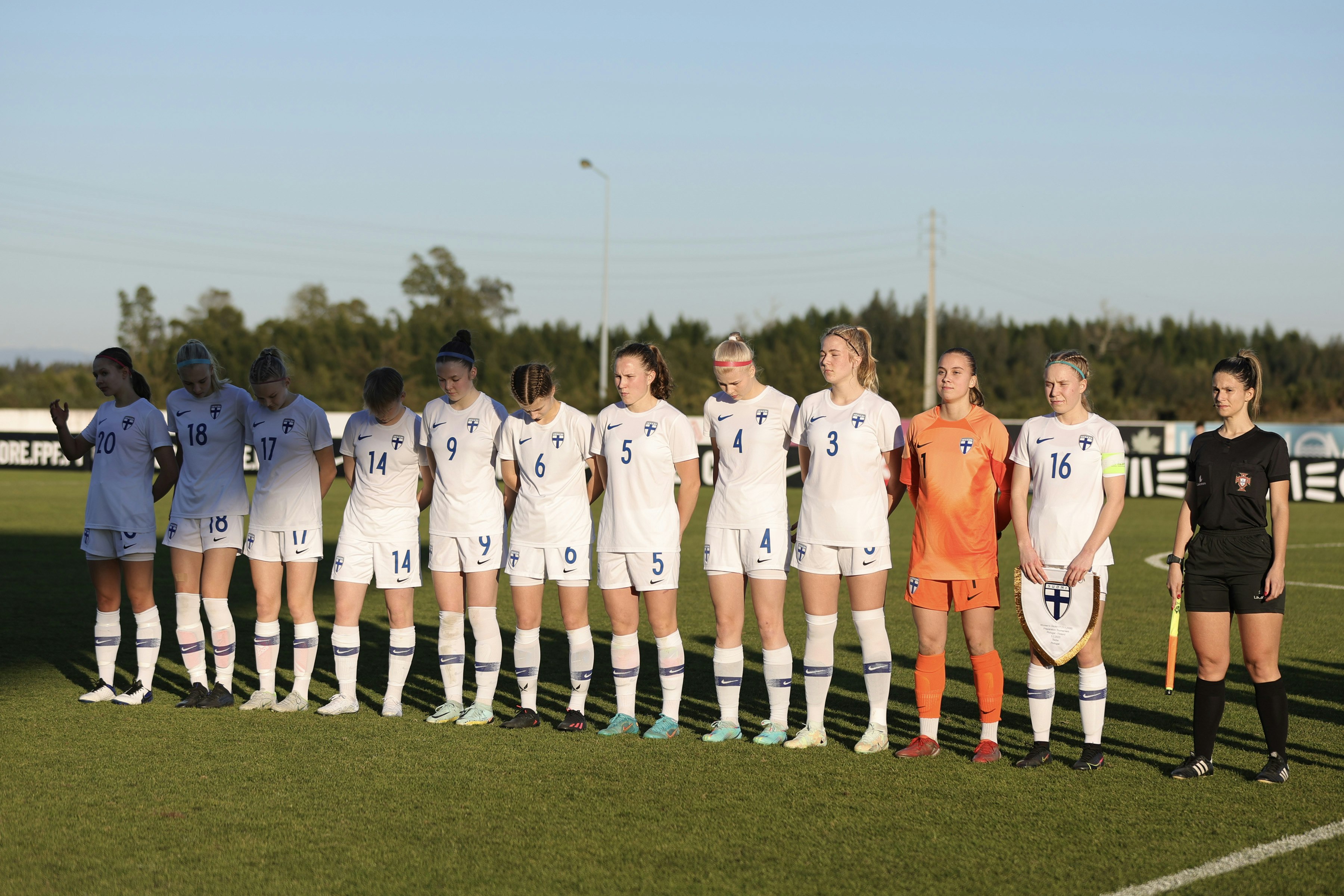 U17-tyttöjen avaus Islantia vastaan nimetty - Palloliitto.fi