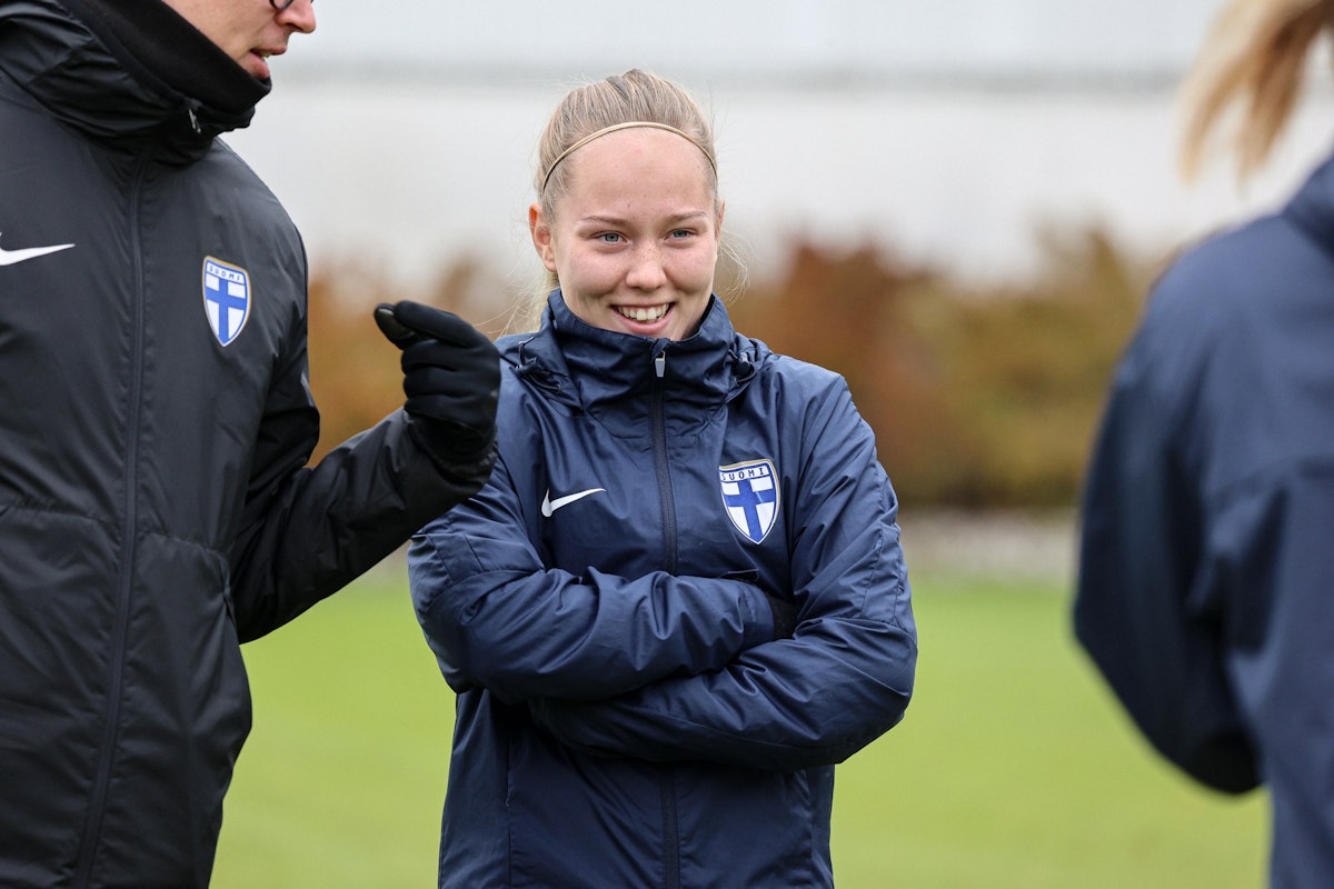 Lotta Lindström nauttii ensimmäisestä A-maajoukkueleiristään