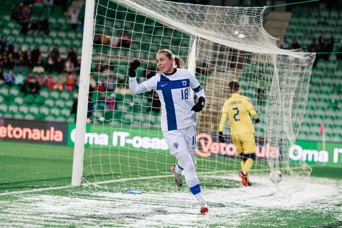 Helmarit murskavoittoon Romaniasta - Palloliitto.fi