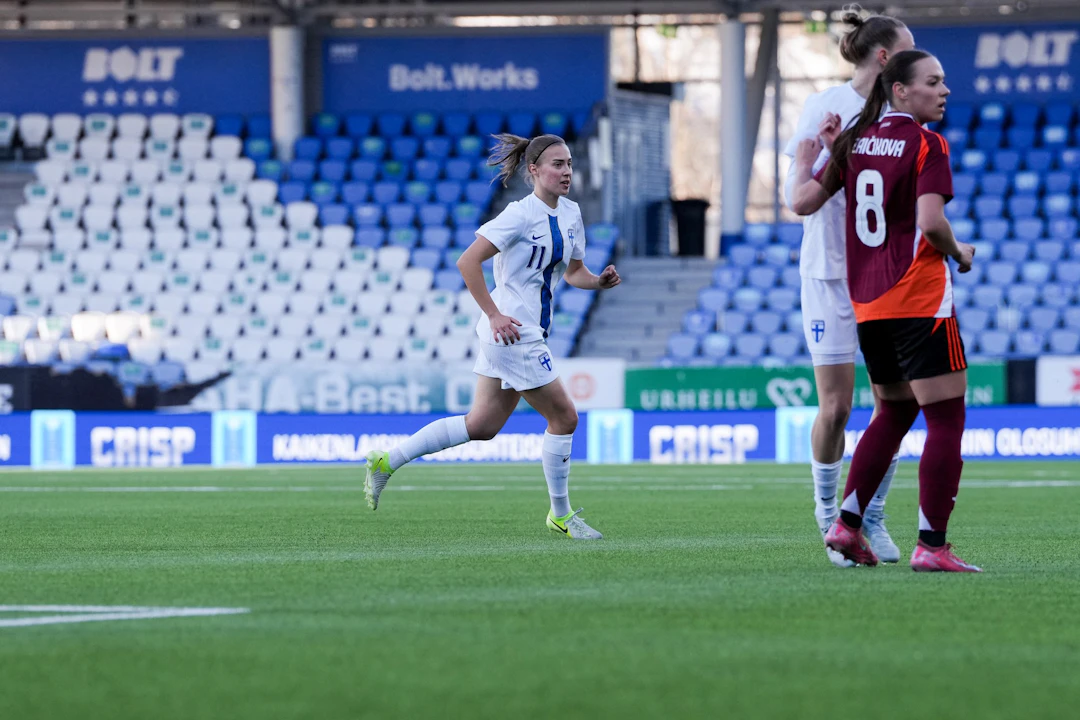 Oona Siren avasi kauden maalitilinsä upealla osumalla
