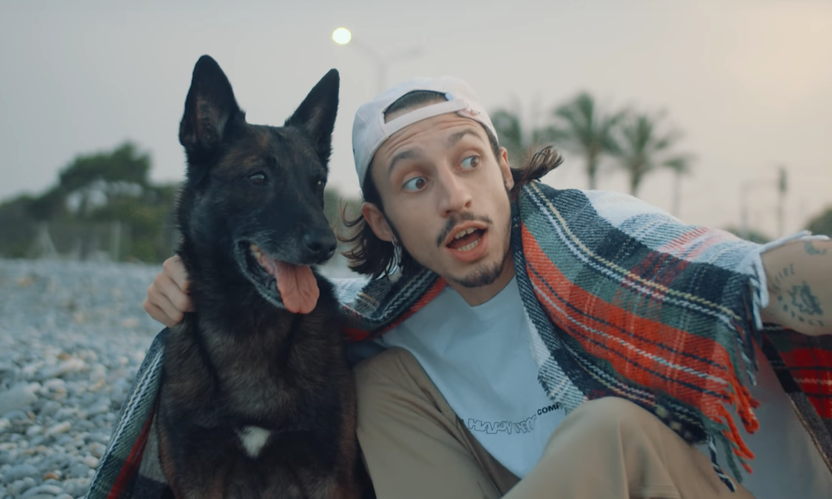 "Soleil" : Roméo Elvis déclare son amour à son chien dans son nouveau clip