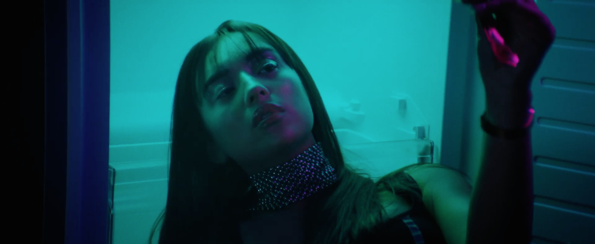 "eight" : Cyra Gwynth combat ses démons dans un nouveau clip envoûtant