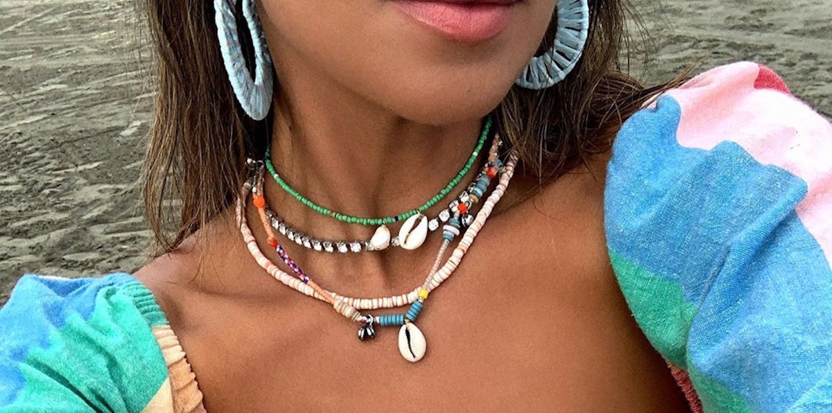 Tendance bijoux : ce label belge signe le collier de surfeuse qui sera ...