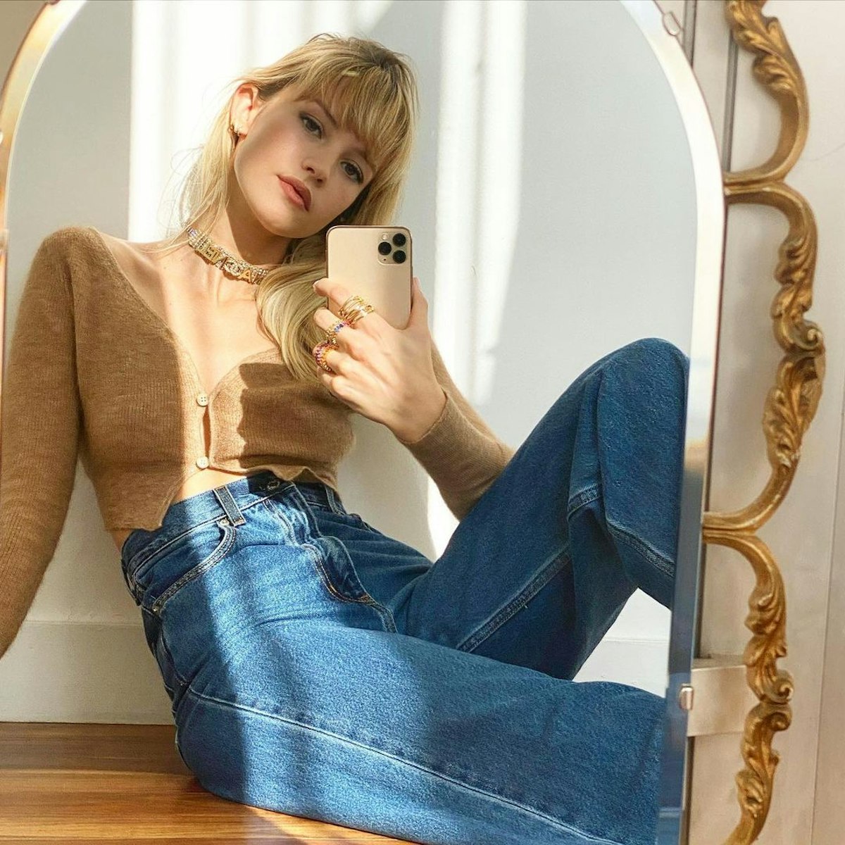 Angèle en 6 essentiels mode