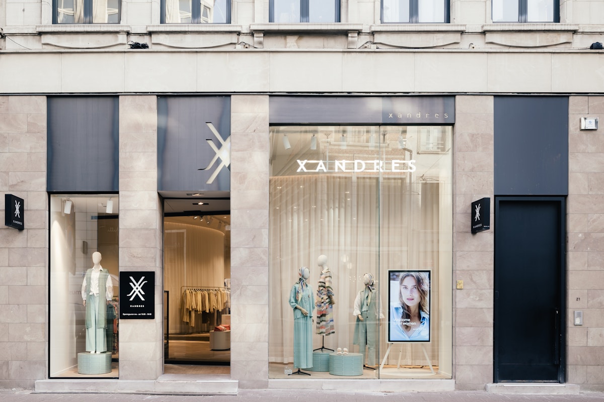 Xandres opende een future-proof flagship store met technische support ...
