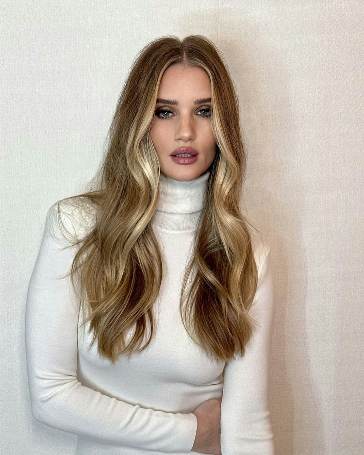 Lisses, bouclés, façon 90s… comment coiffer ses cheveux pour les fêtes ...