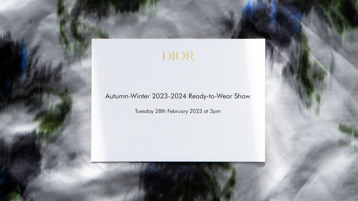 Votre carton d'invitation pour le défilé Dior automne-hiver 2023 se ...