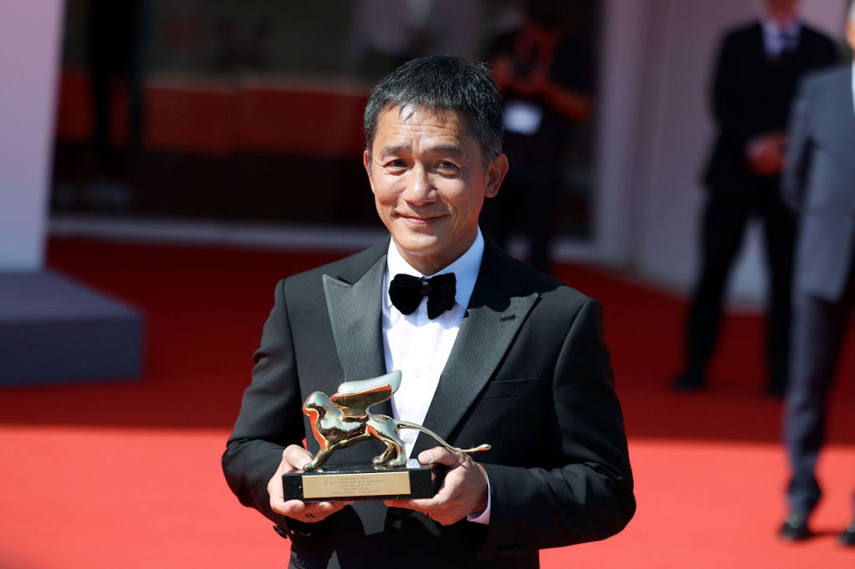 Tony Leung reçoit un Lion d'or pour l'ensemble de sa carrière à la ...