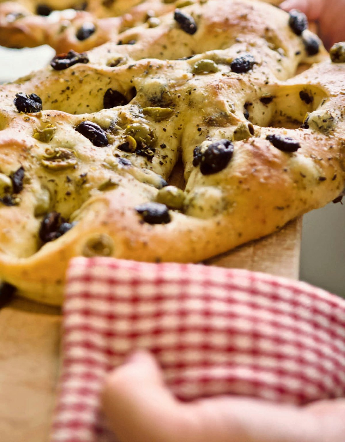 Recette : comment réussir une fougasse aux olives moelleuse à souhait