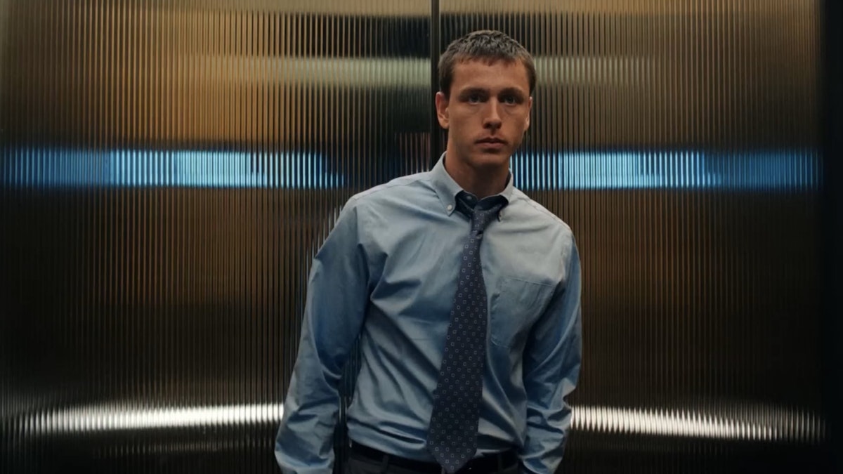 Wie is Harris Dickinson, de knappe hoofdrolspeler in "Babygirl"?