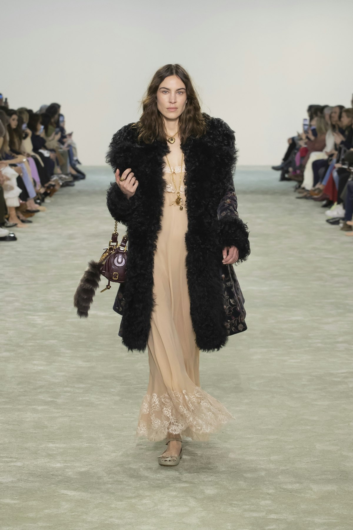 Chloé automne-hiver 2025-2026 : une odyssée intime entre passé et présent