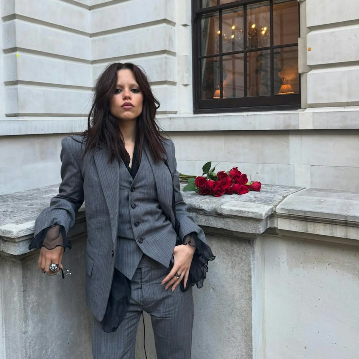 Jenna Ortega mise sur une maison belge pour la promo de "Mercredi" saison 2