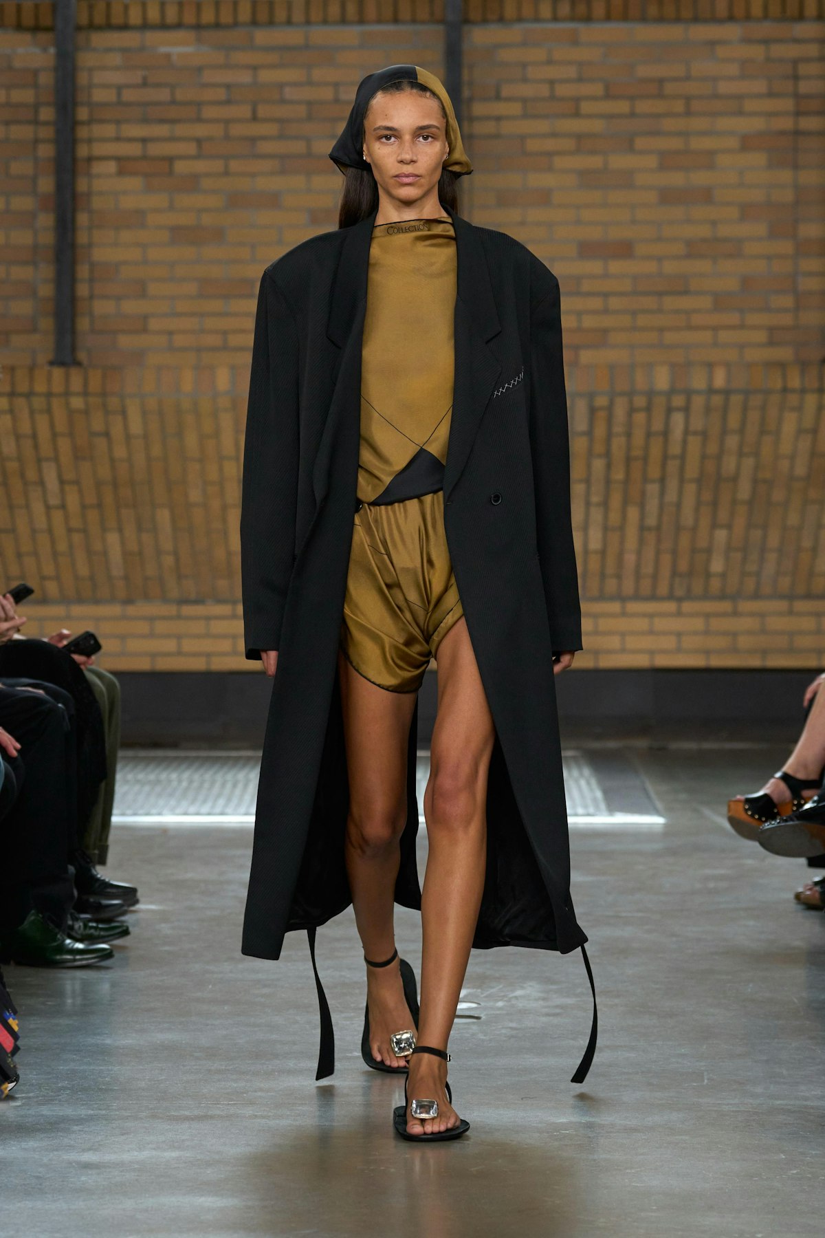 Chez Calvin Klein, Veronica Leoni signe une ode urbaine et sensorielle