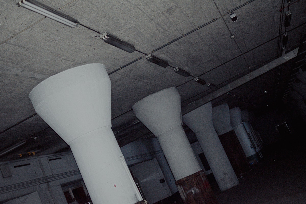 Hangar frappe fort : une rave berlinoise s’empare des souterrains de la ...