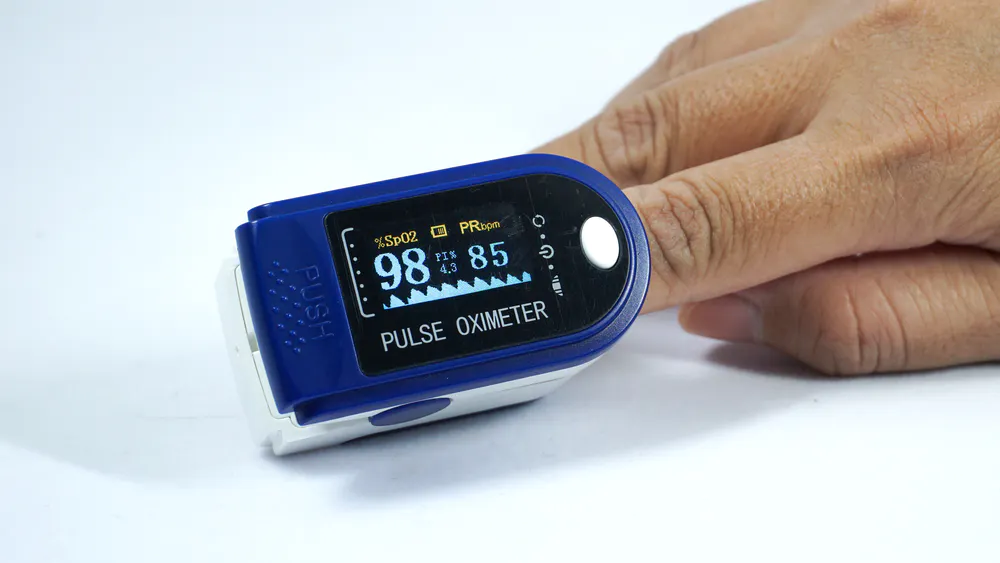 How to use a blood oxygen meter?