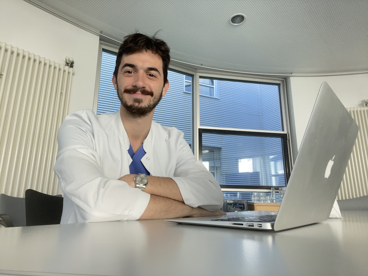 Su di me | Conticini reumatologo