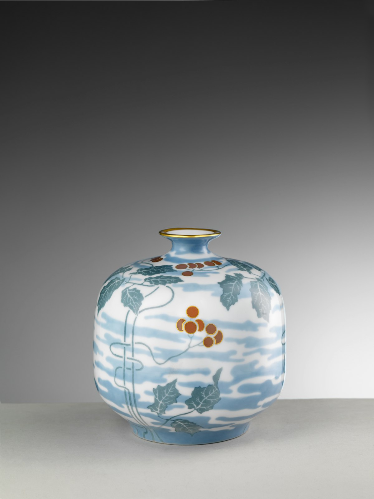 Vaso Liberty con foglie e bacche rosse - Museo Ginori