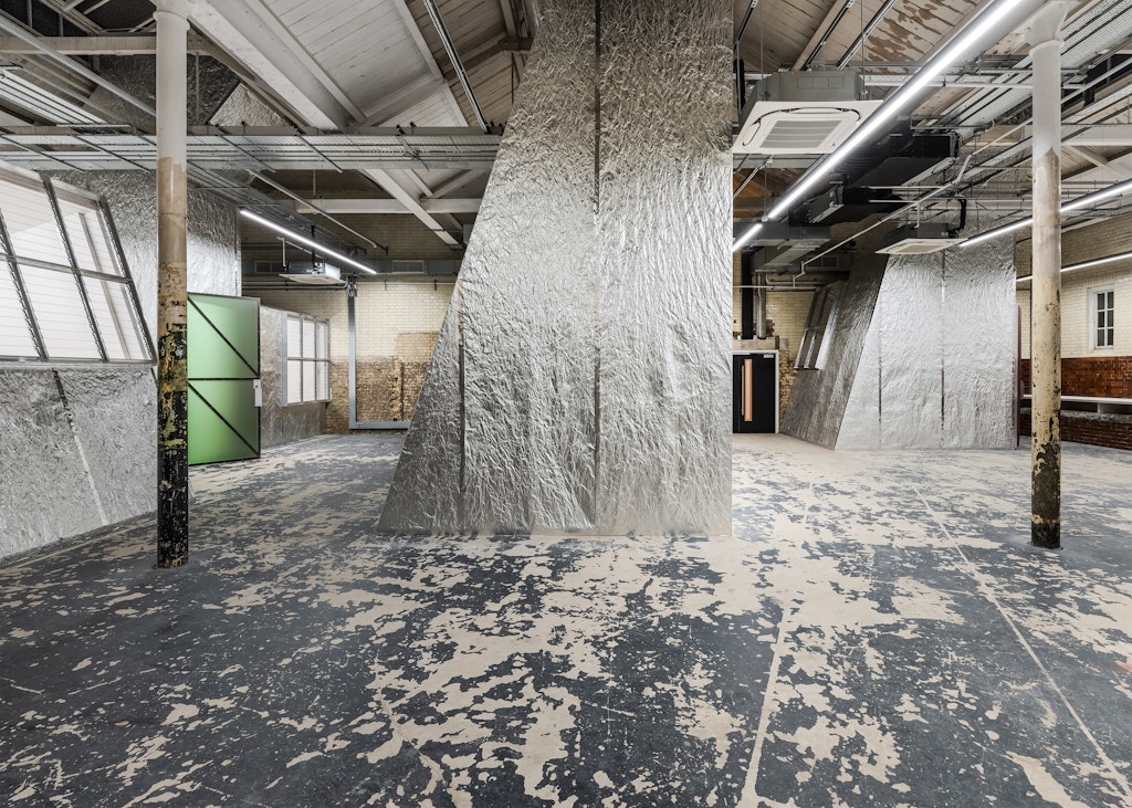 MANOR PLACE | PALACE SKATEBOARDS