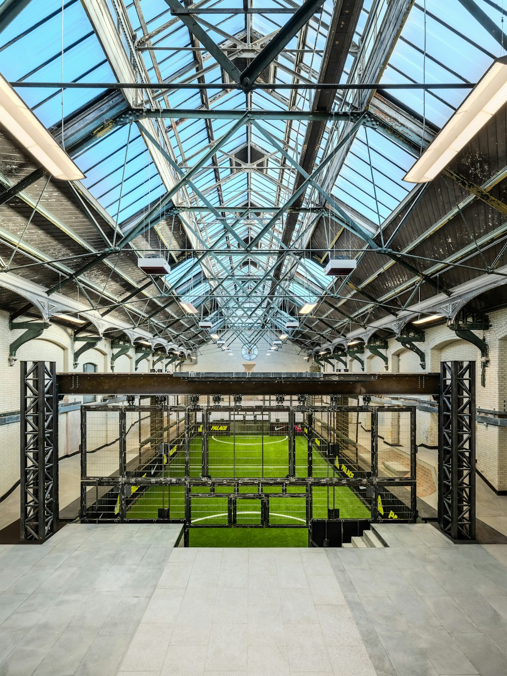 MANOR PLACE | PALACE SKATEBOARDS