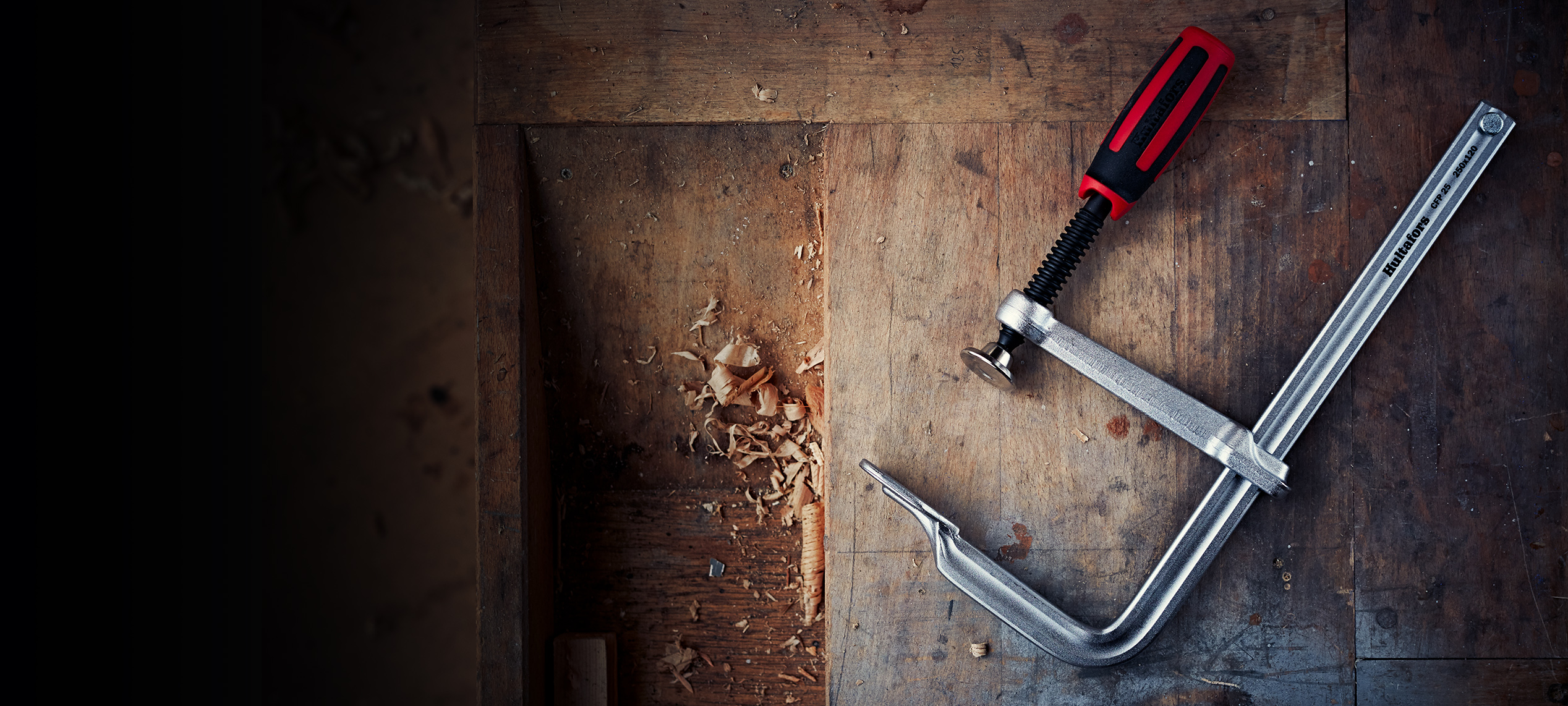 Flexible and strong clamps.