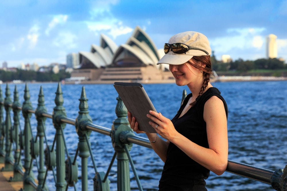 12 of The Best Travel Apps | Wifi, Music, Maps, Guides...