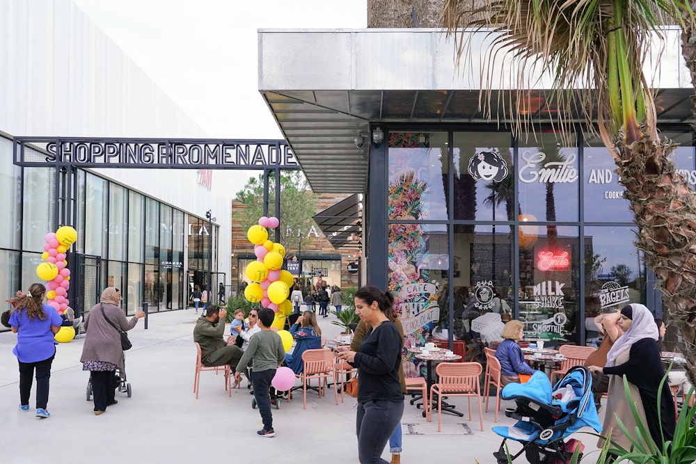 Shopping Promenade - Arles | Minale Design Strategy