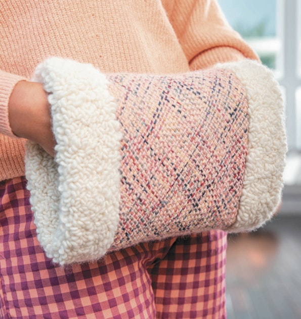 Fluffy Handwarmer | Little Looms Library